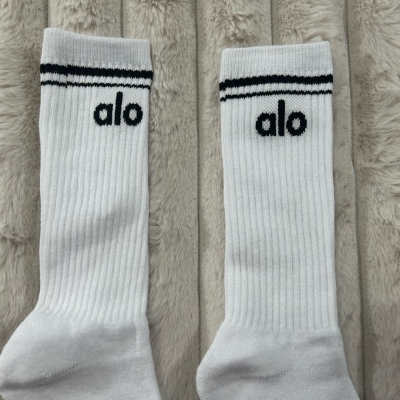 ALO Yoga | Other | Alo Yoga Unisex Throwback Sock Small Whiteblack Nwot ...